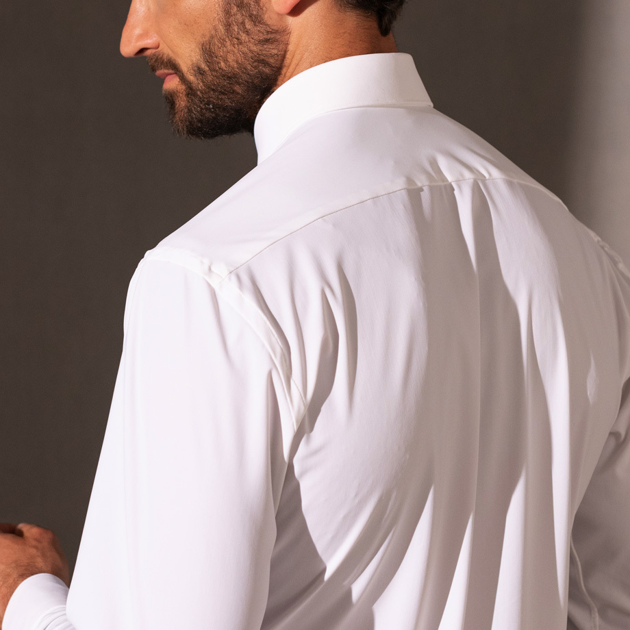 Come dovrebbe vestire una camicia da uomo - Apposta